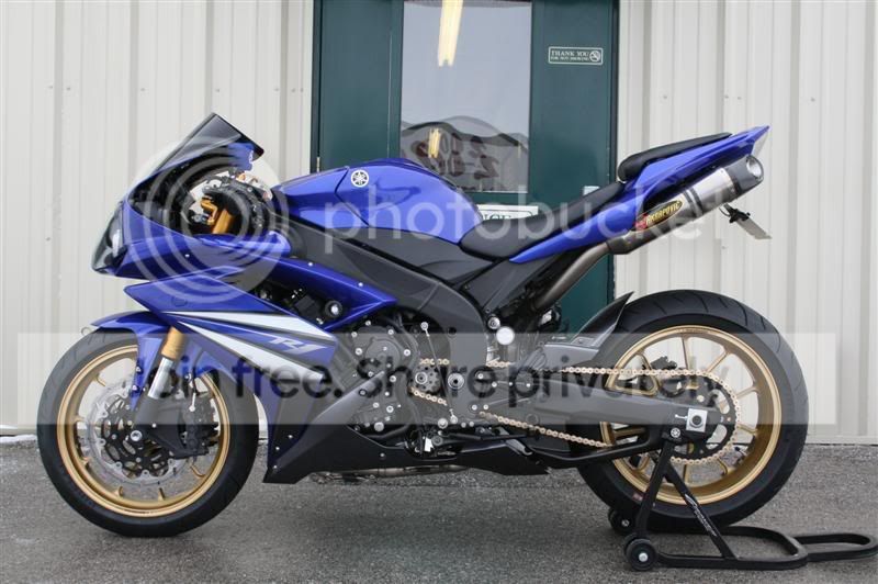 Graves vs Akra Full System | Yamaha R1 Forum: YZF-R1 Forums